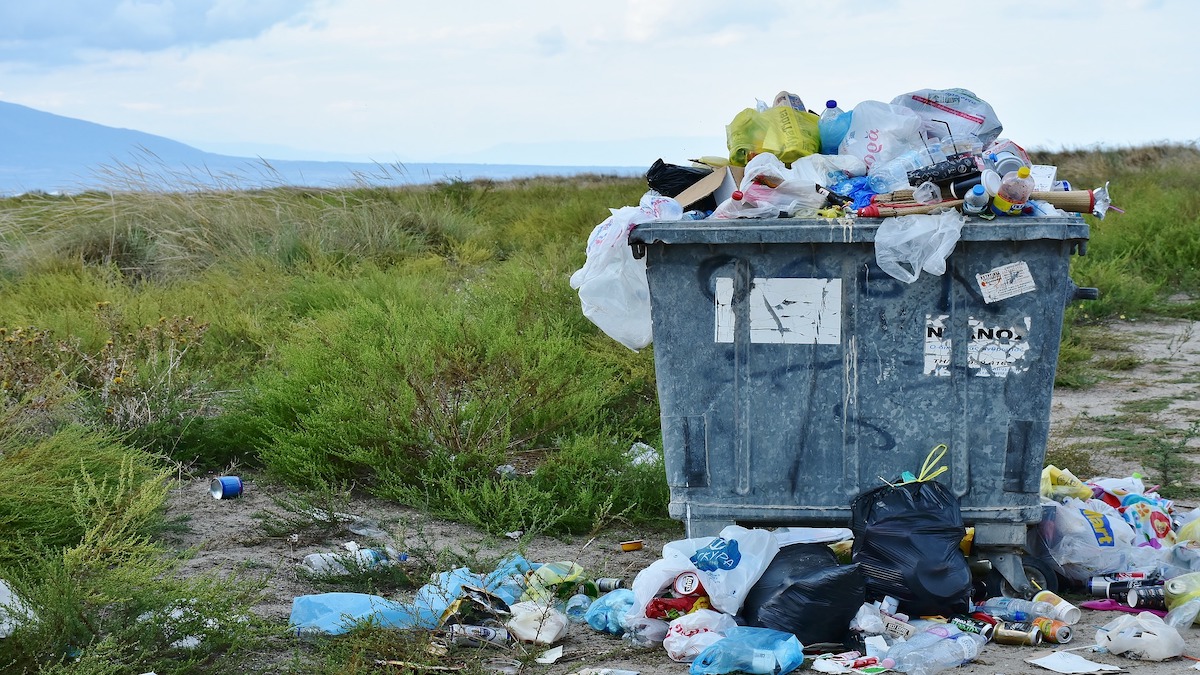 Rifiuti errati: condominio salvo senza prova dell’autore