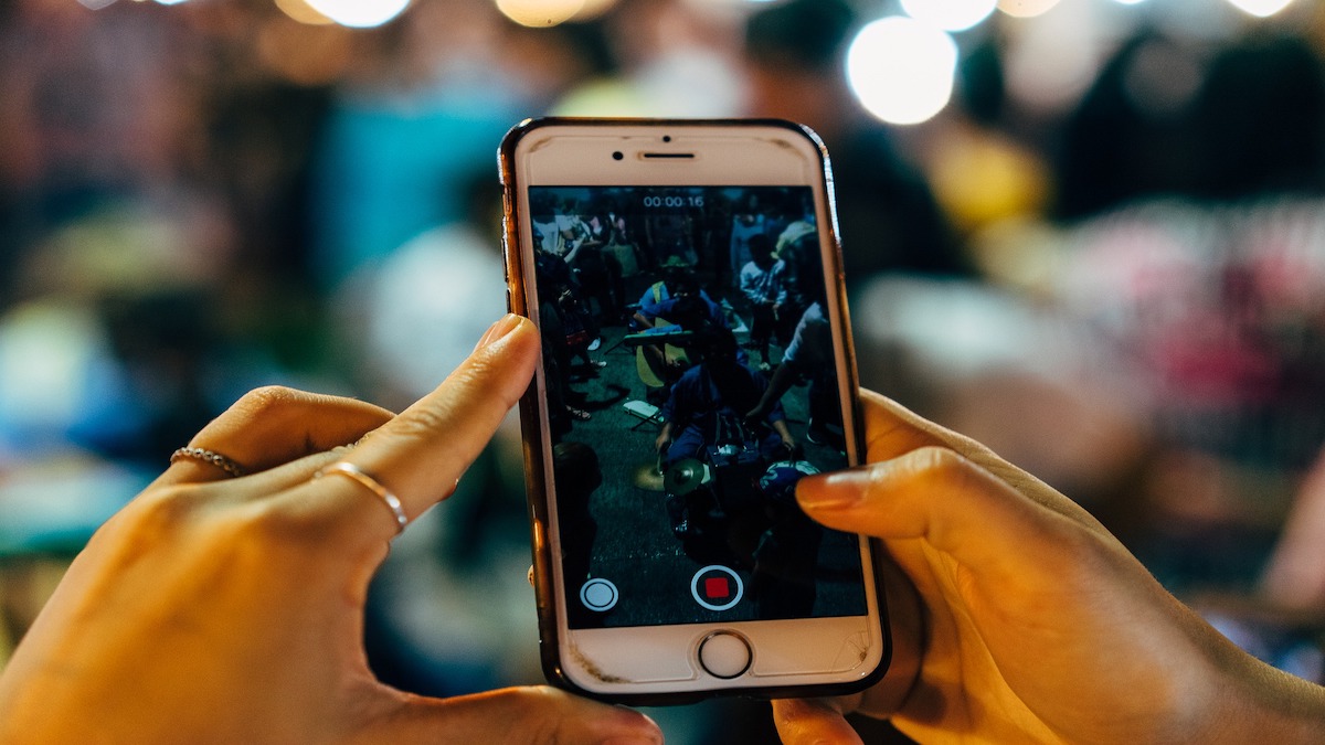 Foto dei figli sui social: serve il consenso di entrambi